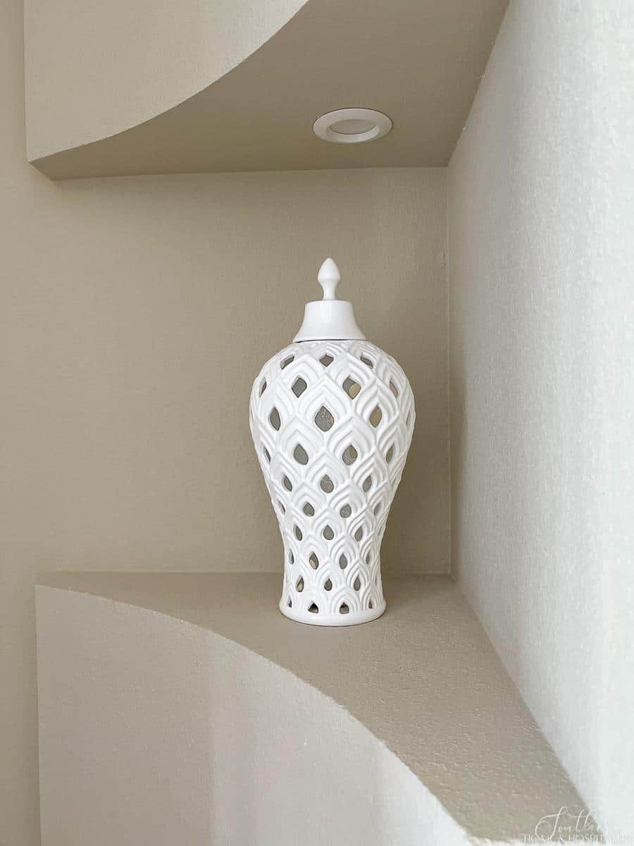 25 Creative and Useful Ways to Decorate a Wall Niche