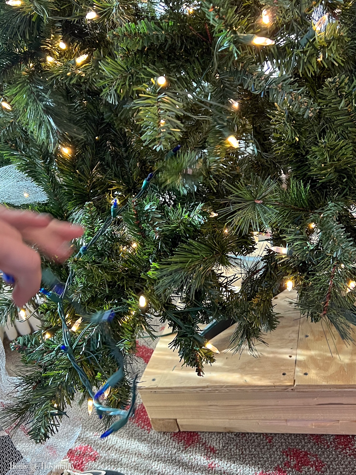 How to Decorate a Christmas Tree Like a Designer – Expert Tips & Tricks