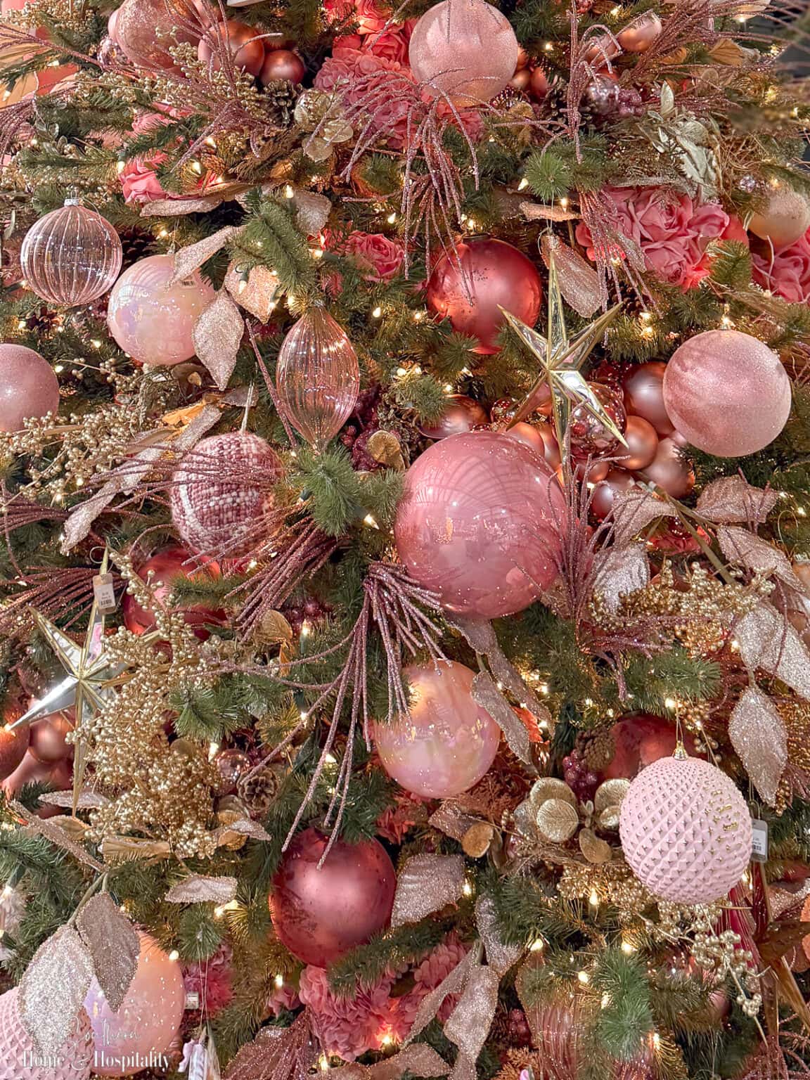 30 Christmas Color Themes and Palettes to Inspire Your Holiday Decorating