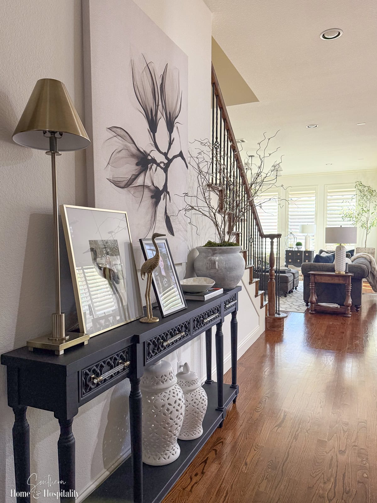 How to Make a Small Room Feel Larger (15 Decorating Tricks That Work)